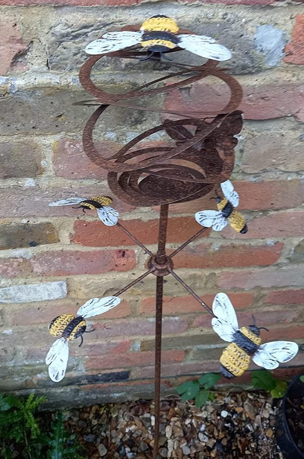 3D Bee Spinner Border Stake with 4 Bees spinning round the hive - Farm ...