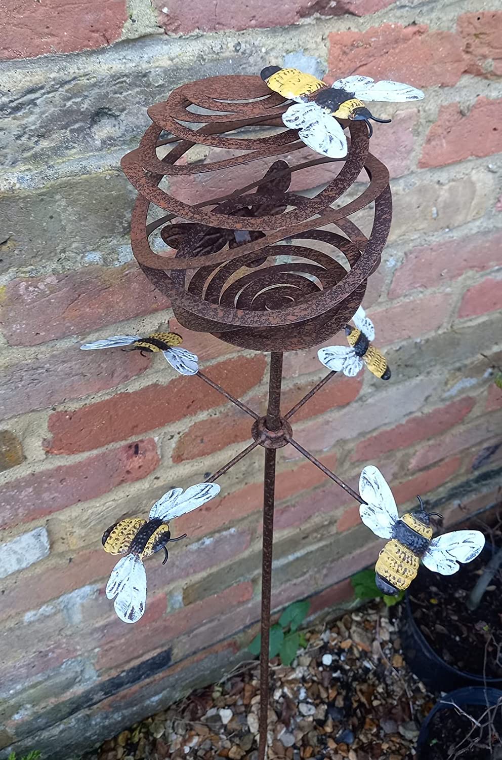 3D Bee Spinner Border Stake with 4 Bees spinning round the hive - Farm ...